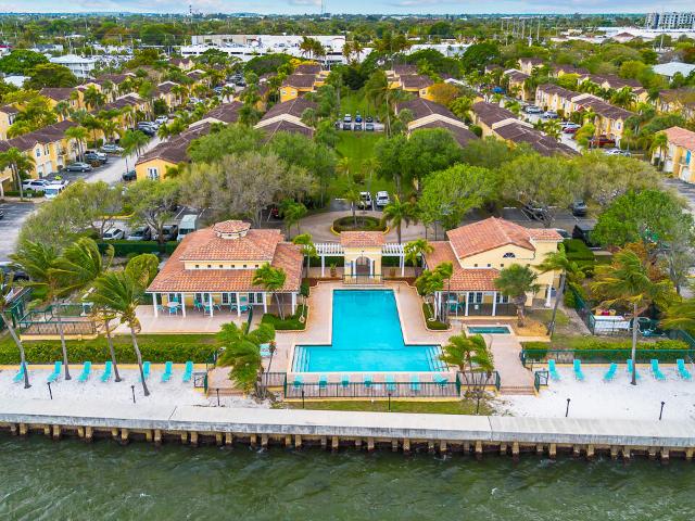 1060 Lake Shore Dr, Unit 201, West Palm Beach, FL 33403 | MLS #B26008