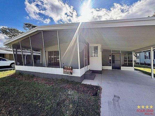 1060 Larkfield Dr, Deland, FL 32724