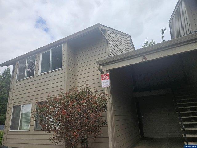 1060 Park Ave Apt A2, Woodburn, OR 97071