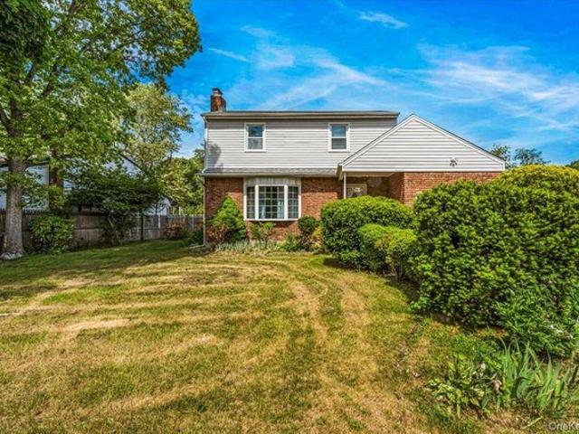 1060 Park Ave, Huntington, NY 11743