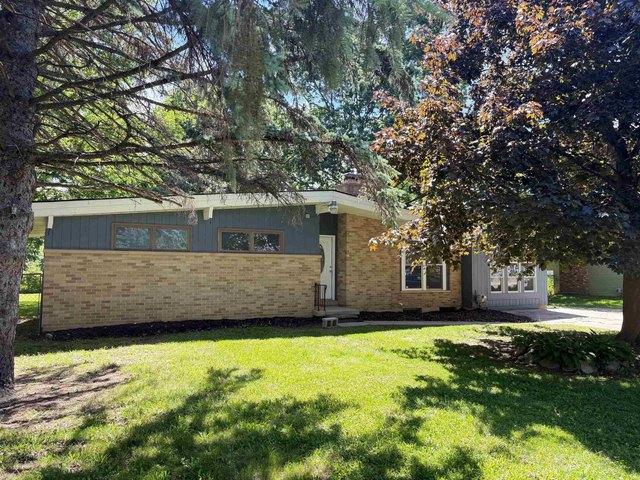 1060 Pawnee Dr, Burton, MI 48509
