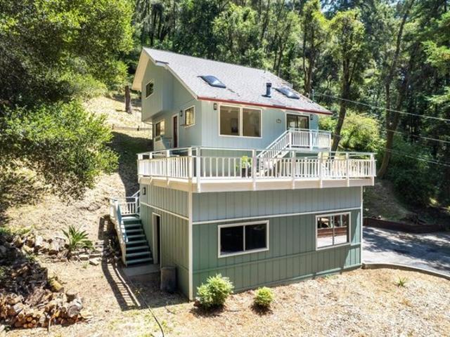 1060 Redwood Dr, Aptos, CA 95003
