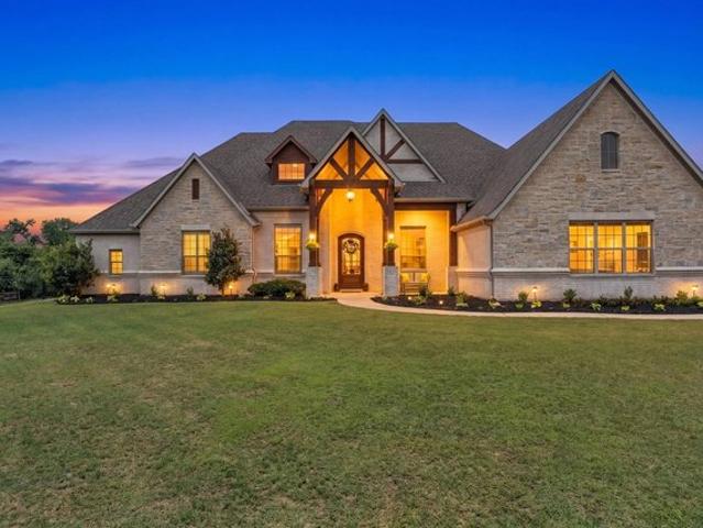 1060 Waters Edge Ct, Oak Point, TX 75068