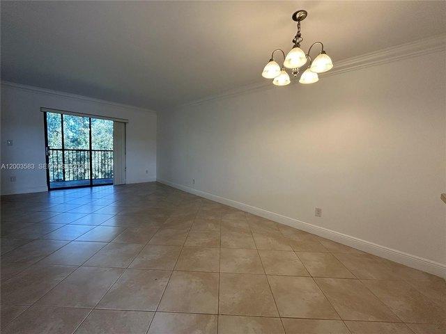 10613 NW 11th St Unit 205, Pembroke Pines, FL 33026
