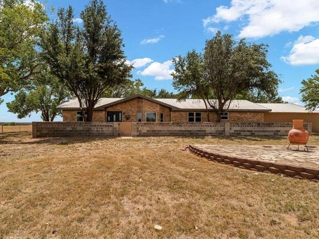 10610 E Midway Rd, Coahoma, TX 79511