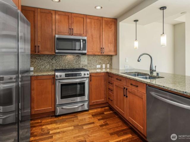 10610 NE 9th Place # 903