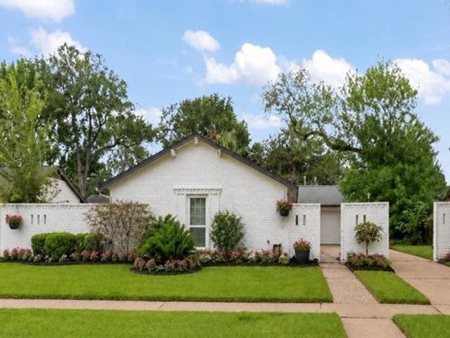 10611 Deerwood Rd, Houston, TX 77042
