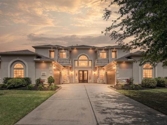 10611 N Sunrise Shores Ln, Cypress, TX 77433