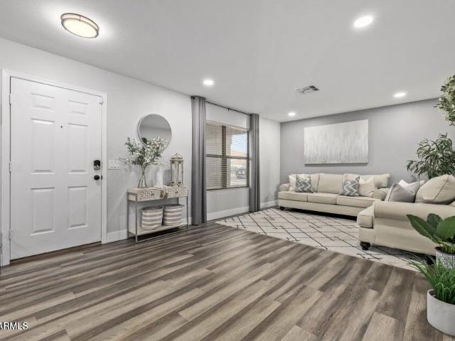 10617 W DALEY Lane