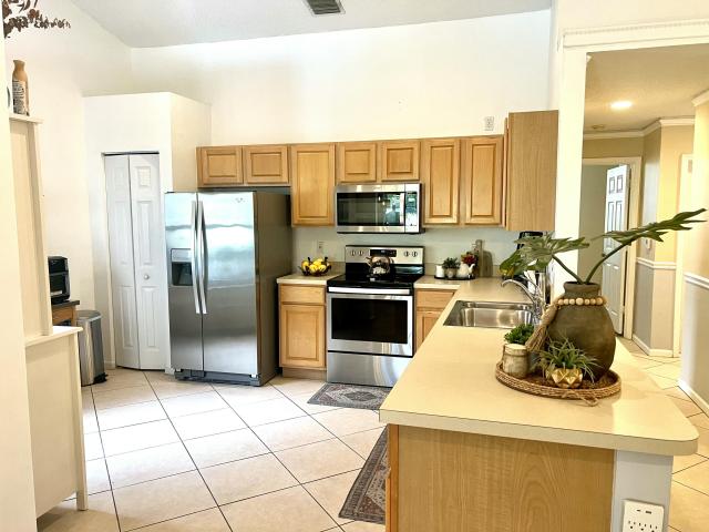 10614 Lake Shore Dr, Wellington, FL 33414 | MLS #B26016