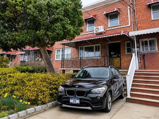 1061 E 218th St, Bronx, NY 10469