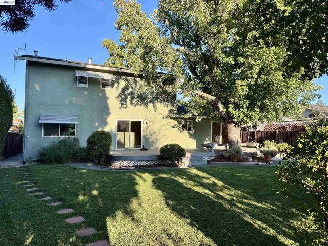 1061 Lucille St