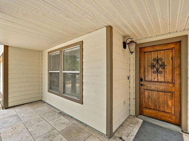 1061 London Ln
