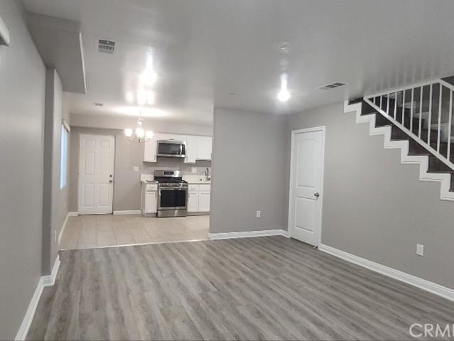 1061 / S Broadway