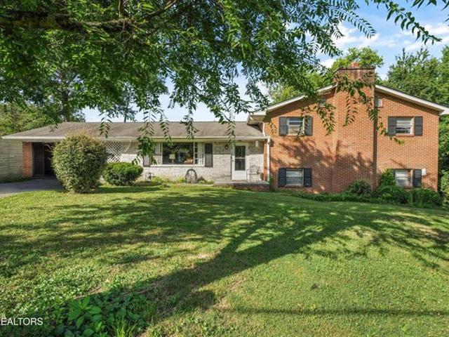 1061 S Linden Dr, Alcoa, TN 37701