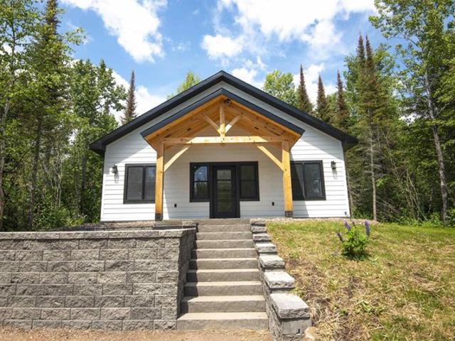 1061 W 3rd St, Grand Marais, MN 55604