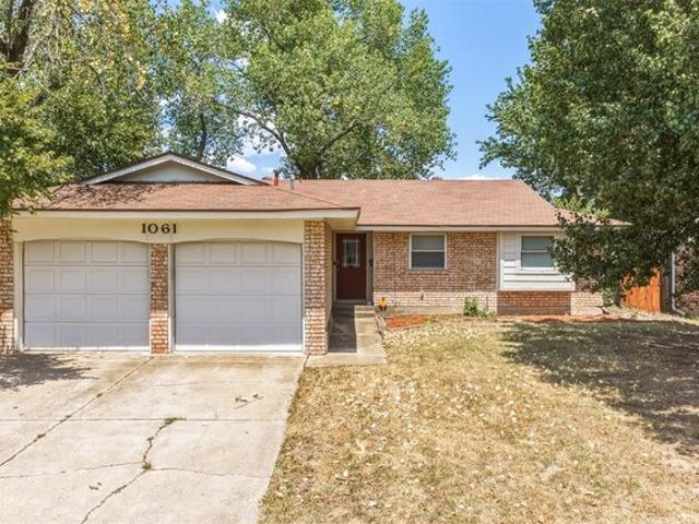 1061 W Main St, Moore, OK 73160