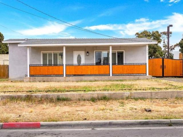 1061 18th St, San Diego, CA 92154