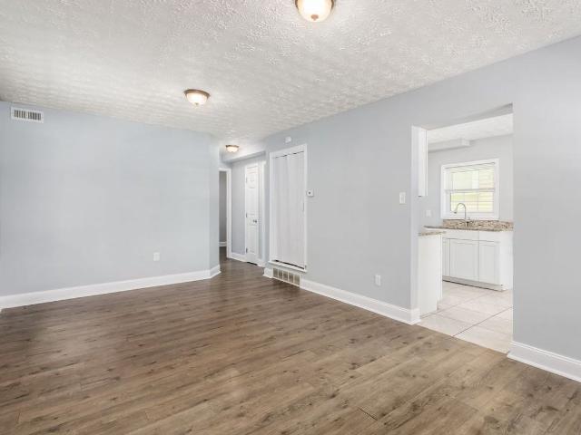 1061 1063 East 15th Avenue 2 Bedroom Apartment for Rent at 1061 E 15th Ave, Columbus, OH 43211 South Linden