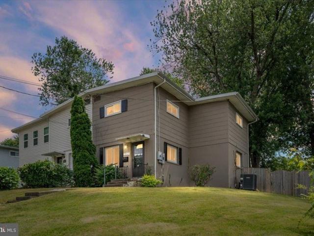 10623 Maple St, Fairfax, VA 22030