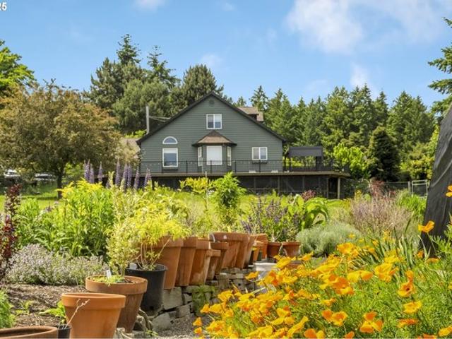 10623 NE Fox Farm Rd, Dundee, OR 97115