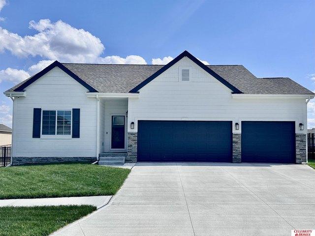 10620 Portage Dr, Papillion, NE 68046