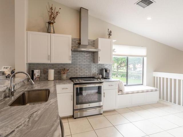 10624 Tropic Palm Ave, Unit 202, Boynton Beach, FL 33437 | MLS #B26035