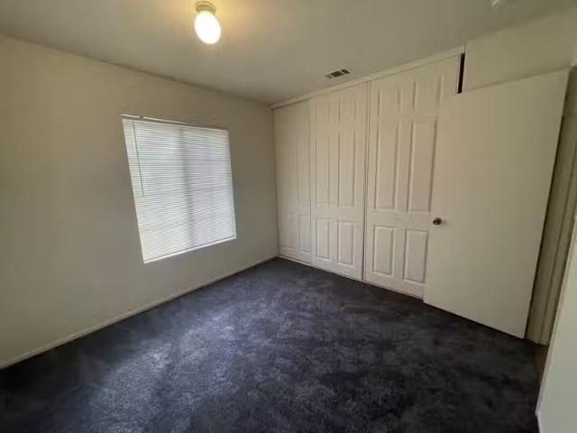 10624 Palmyra St Houses in Adelanto, CA