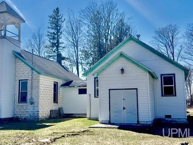 10625 N 5 Rd, Gladstone, MI 49837