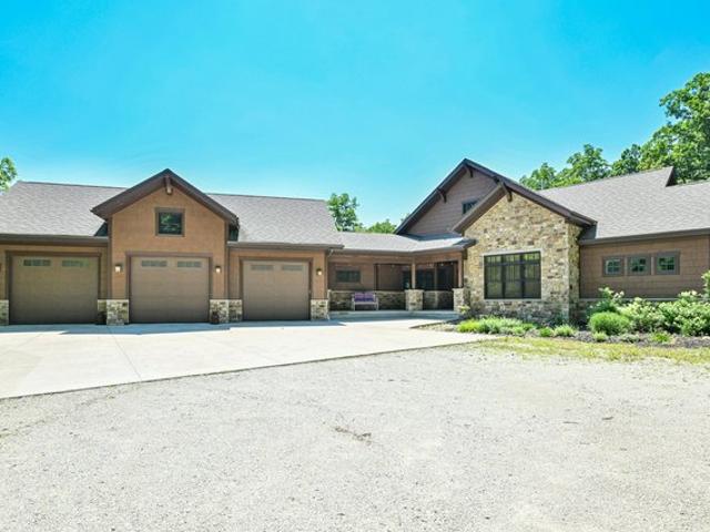 1062 N English Settlement Ave, Rochester, WI 53105