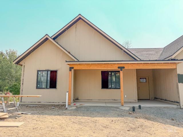1062 N Mountain View