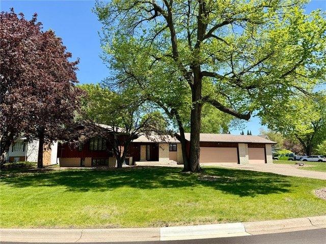 1062 Crestview Dr S, Maplewood, MN 55119