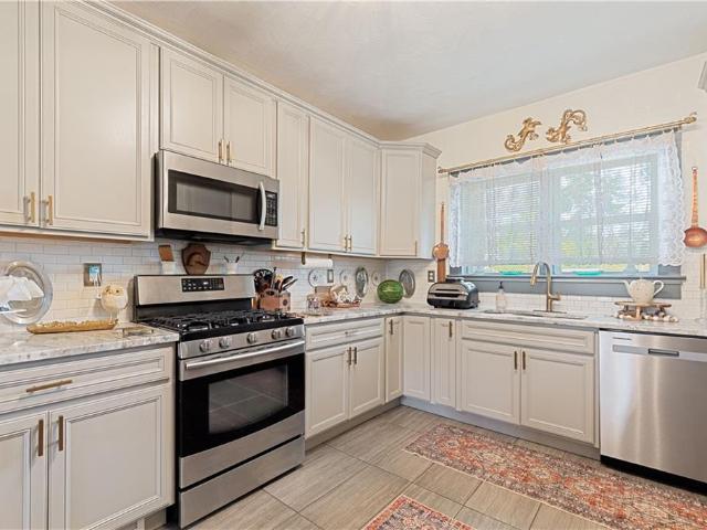 1062 Stanley RD