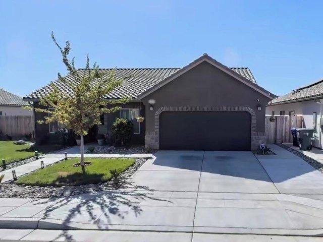 1062 S DE Sante Ave, Fresno, CA 93727
