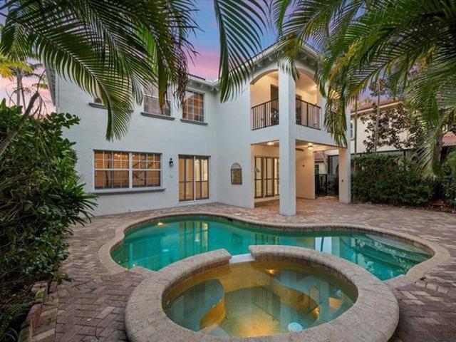 1062 Vintner Blvd, Palm Beach Gardens, FL 33410