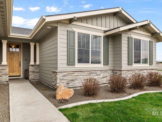 1062 W Six Shooter St