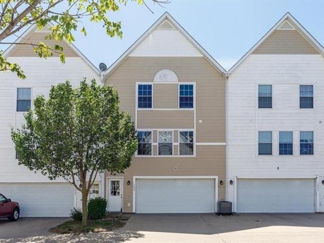 1062 10th Ave NW, Altoona, IA 50009