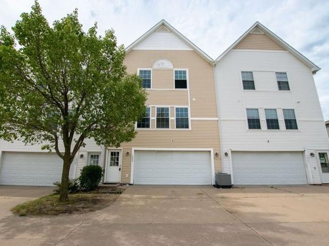 1062 10th Ave NW, Altoona, IA 50009