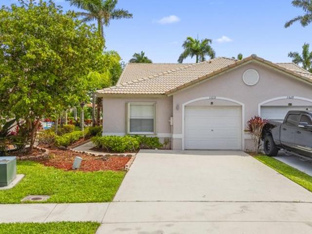 10633 Pelican Dr, Wellington, FL 33414