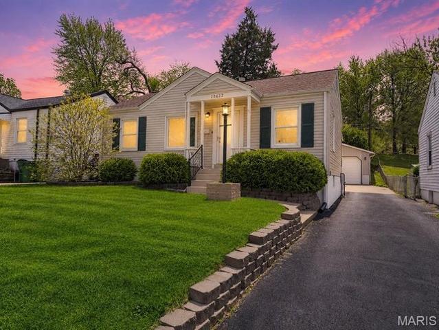 10632 Saint Francis Ln, Saint Ann, MO 63074