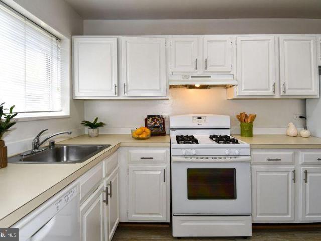 10637 Montrose Ave, Unit 204, Bethesda, MD 20814 | Compass
