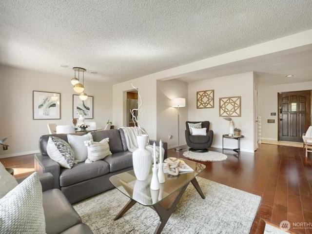 10634 Glen Acres Dr S, Seattle, WA 98168