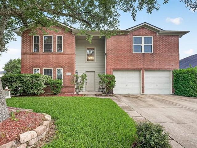 10634 Redwood Dr, Baytown, TX 77523