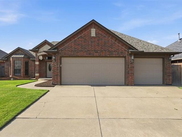 10636 NW 40th St, Yukon, OK 73099