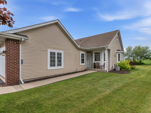 1063 Niagara Ln