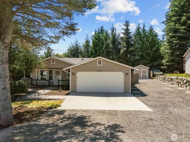 1063 Cascade Ln, Camano Island, WA 98282