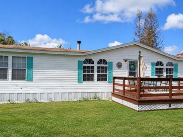 1063 Fantasy Dr, Atlantic Beach, FL 32233
