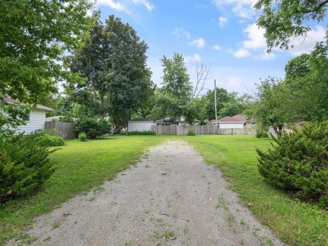 1063 Langlade Ave, Green Bay, WI 54304