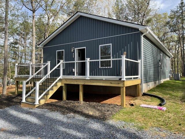 1063 Precinct Pl, Huddleston, VA 24104