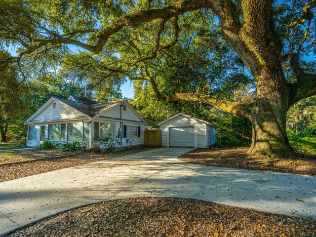 1063 S Pinckney St, McClellanville, SC 29458 | MLS #25029